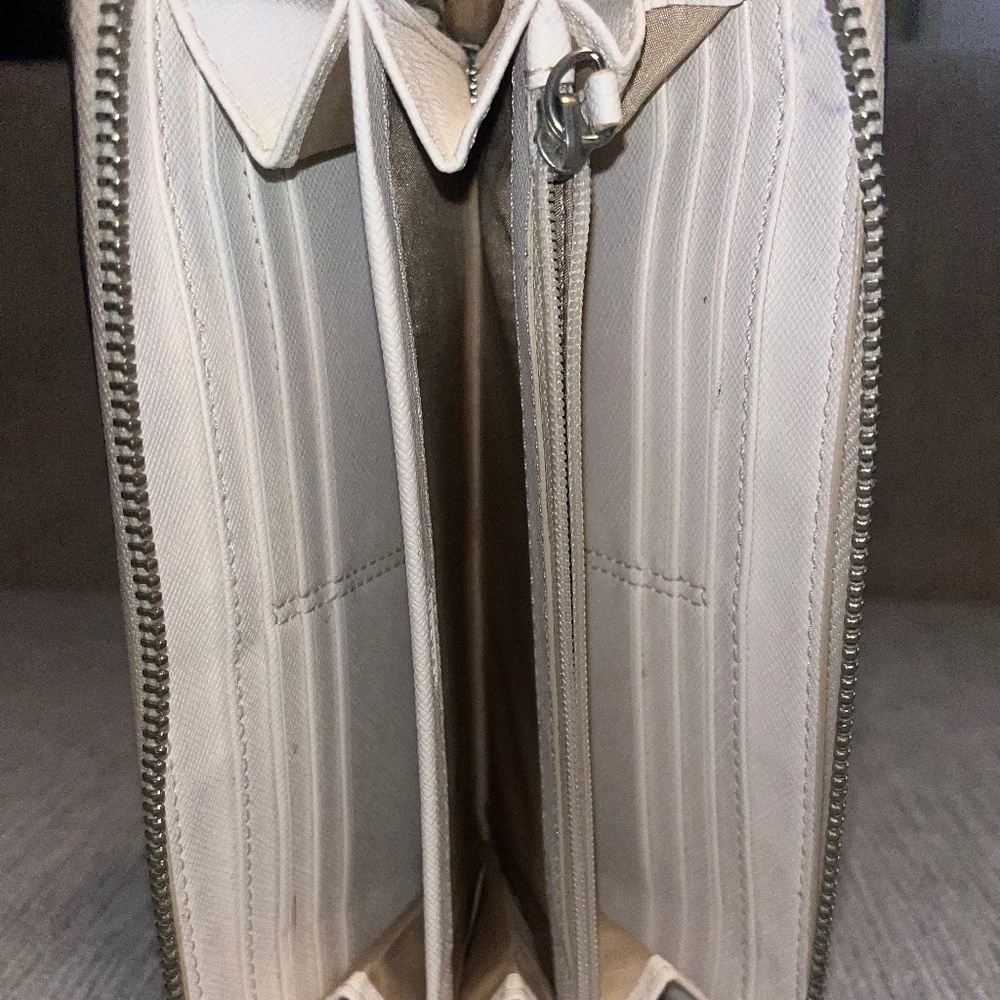 Coach Wallet Ivory White Patten Leather Zip - Gem